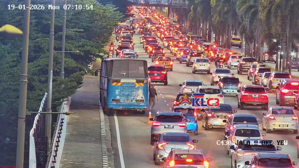 INFO KENDERAAN ROSAK: 19/01/2026 07.10AM JALAN LOKE YEW – KLCCC